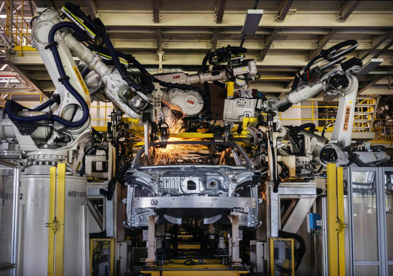 China installing nearly 10 times as many robots in factories as the US