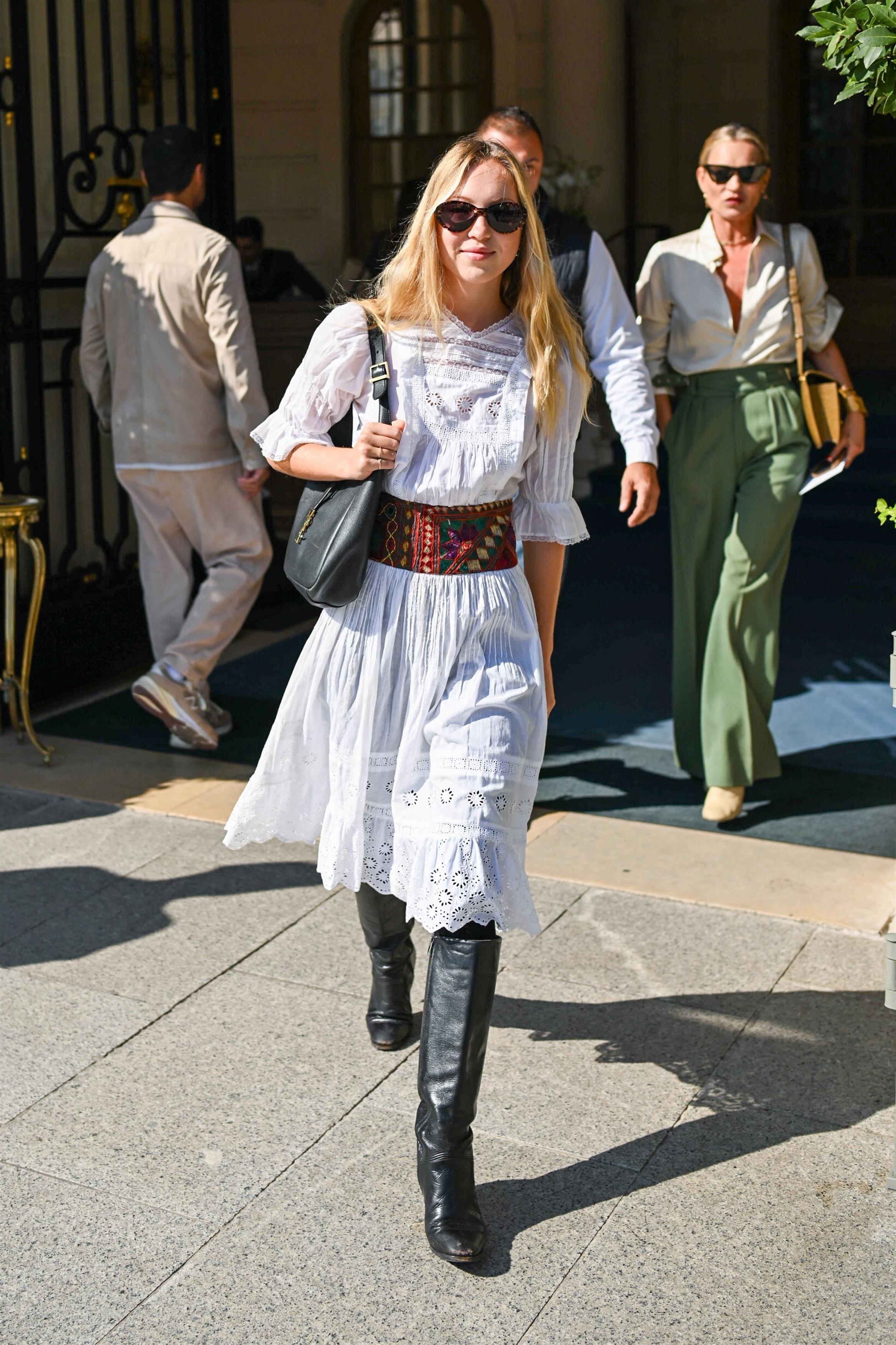 Lila Moss revives one of mom Kate’s favorite early-aughts trends