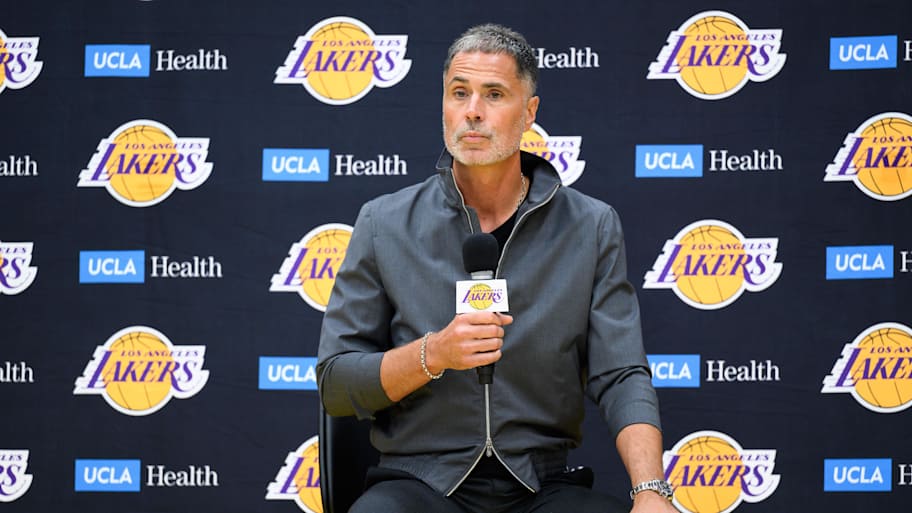 Lakers badly miss the mark with FA signing on 1st day of camp