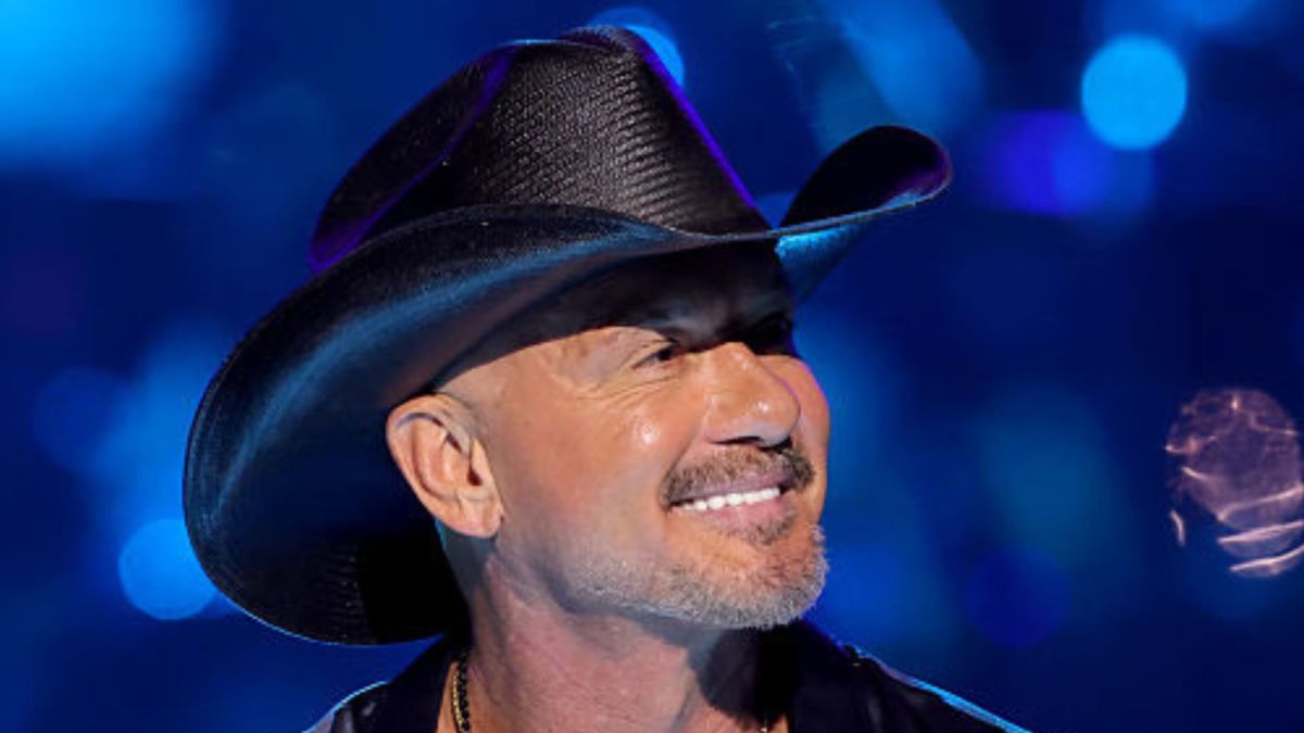 Tim McGraw Helps Fans Get Engaged Mid-Concert: 'Best Proposal Ever'