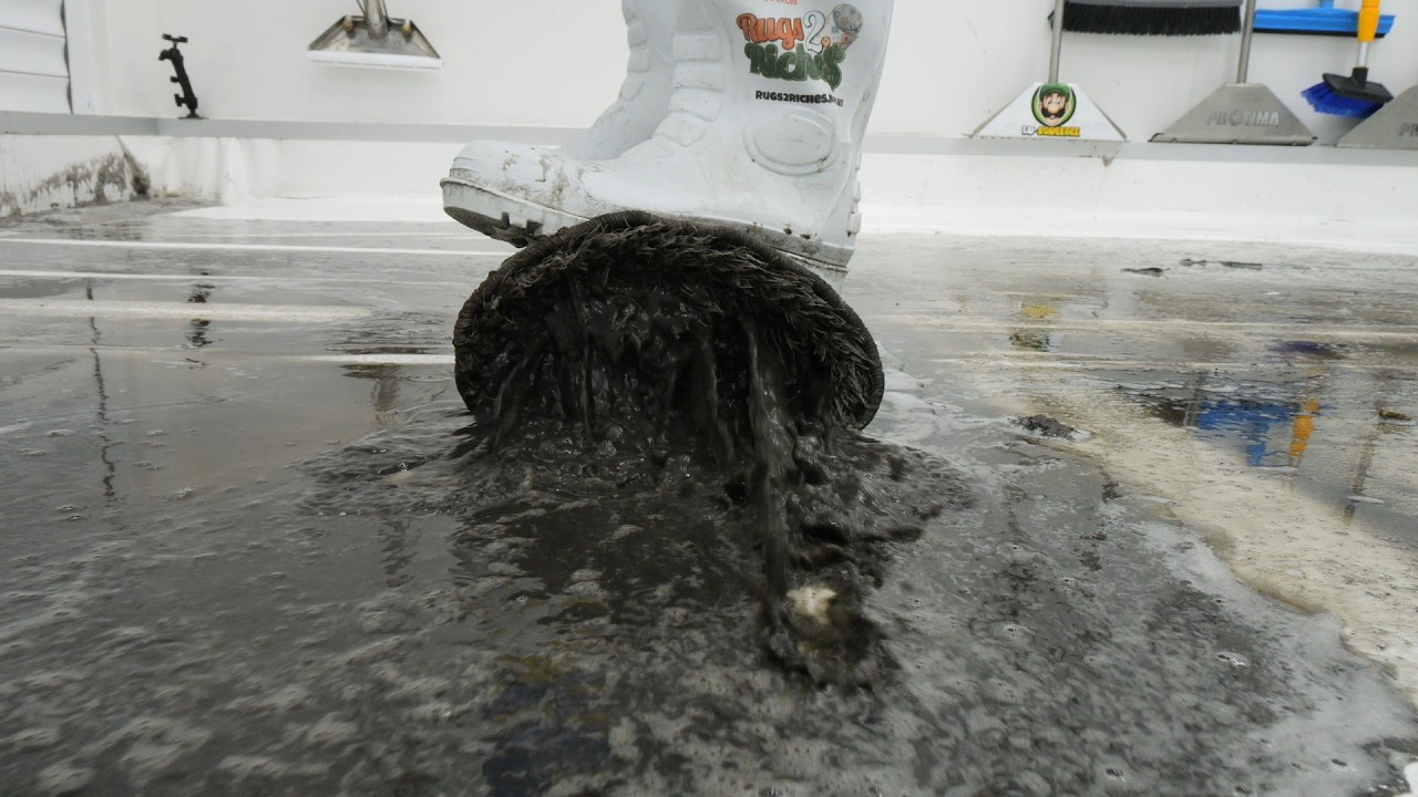 Watch this insane carpet cleaning!