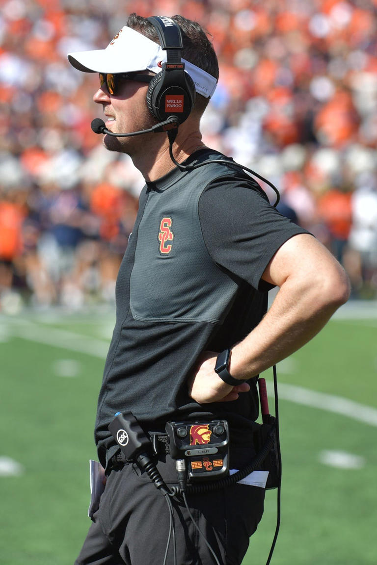 Lincoln Riley speaks about USC’s clock management strategy at end of ...
