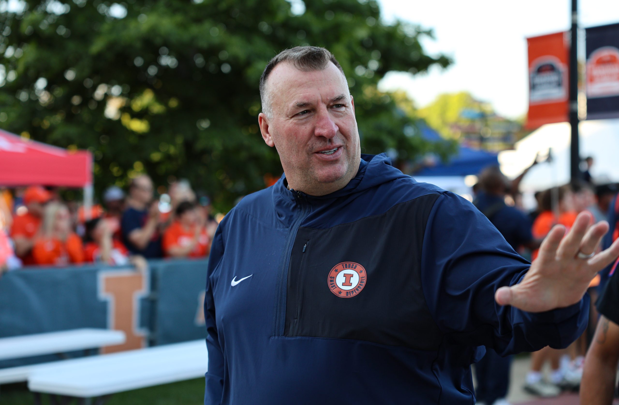 Photo Essay: A Look Back at the Epic USC-Illinois Battle on Big Noon ...