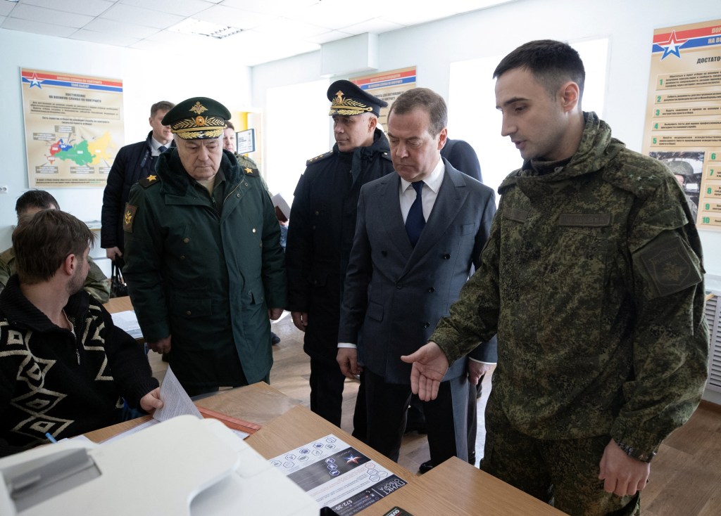Putin orders 135,000 men to join the military in largest fall draft in ...