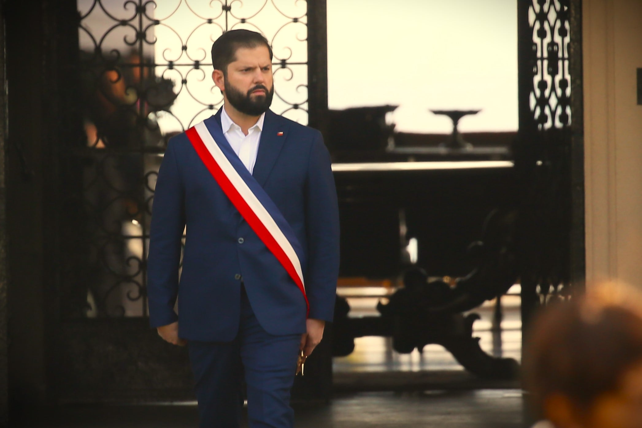 Disputa entre Boric y Kast agita la presidencial a 22 días de la elección