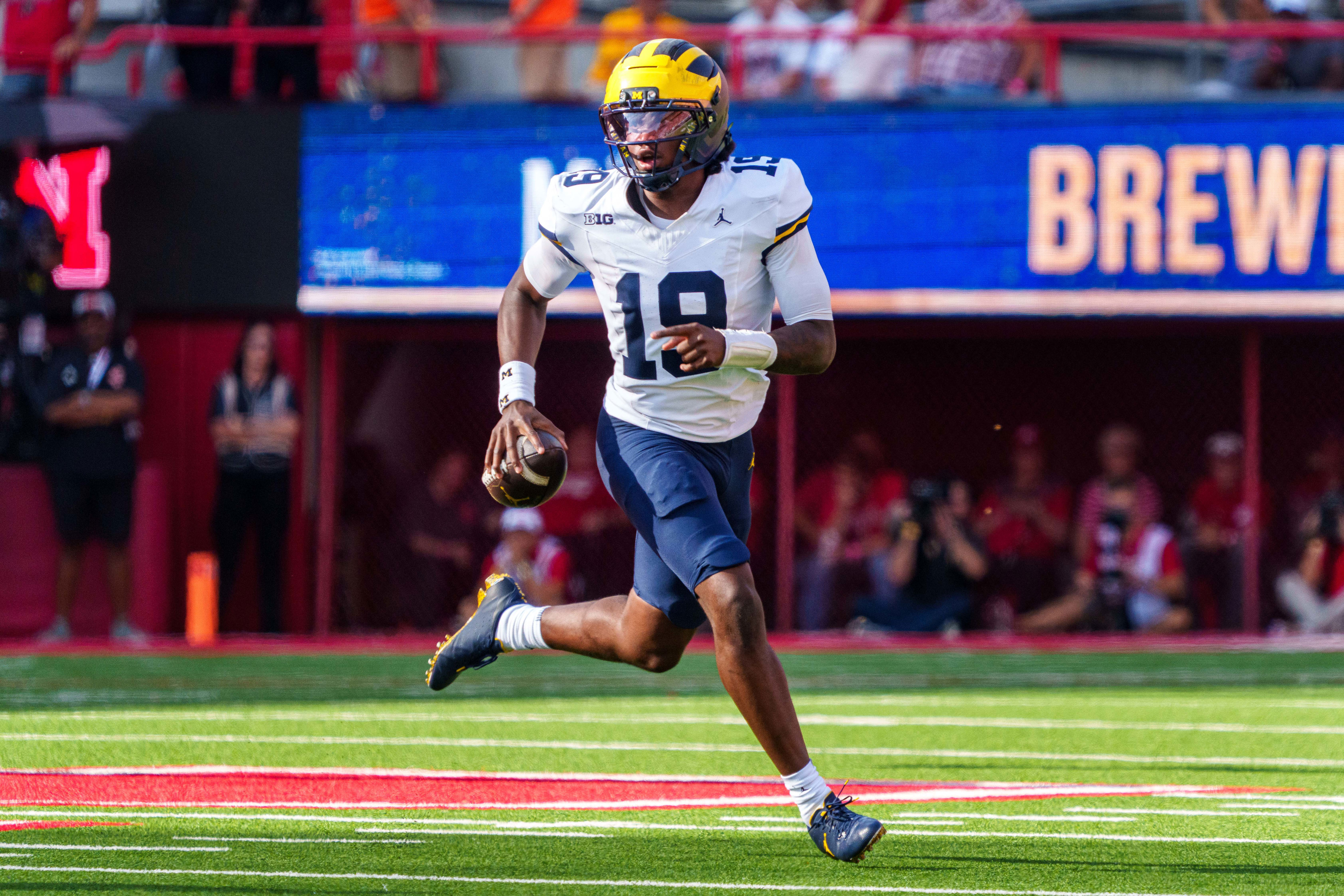 What channel is Michigan vs Wisconsin today? Time, TV, prediction for ...