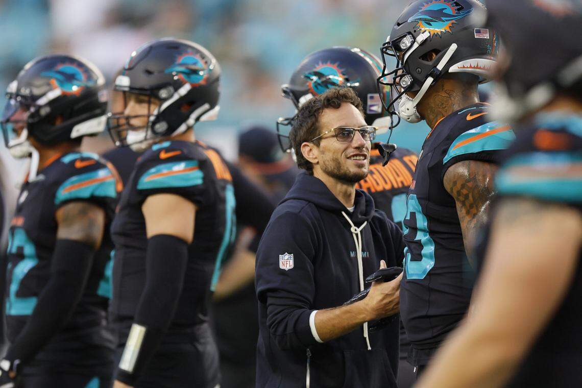 Cote: Dolphins finally win, Hill hurt, and wolves at door haven't left ...