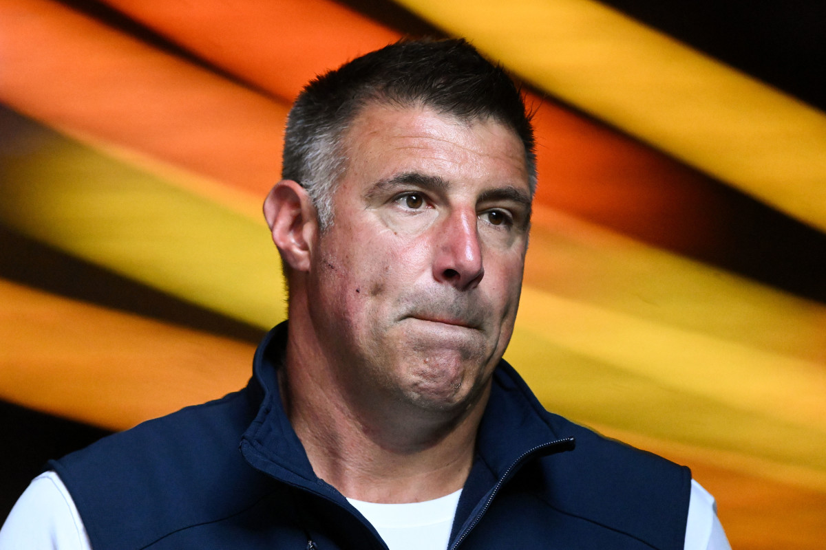 NFL reacts to Mike Vrabel's bloodied lip incident in Patriots' win ...