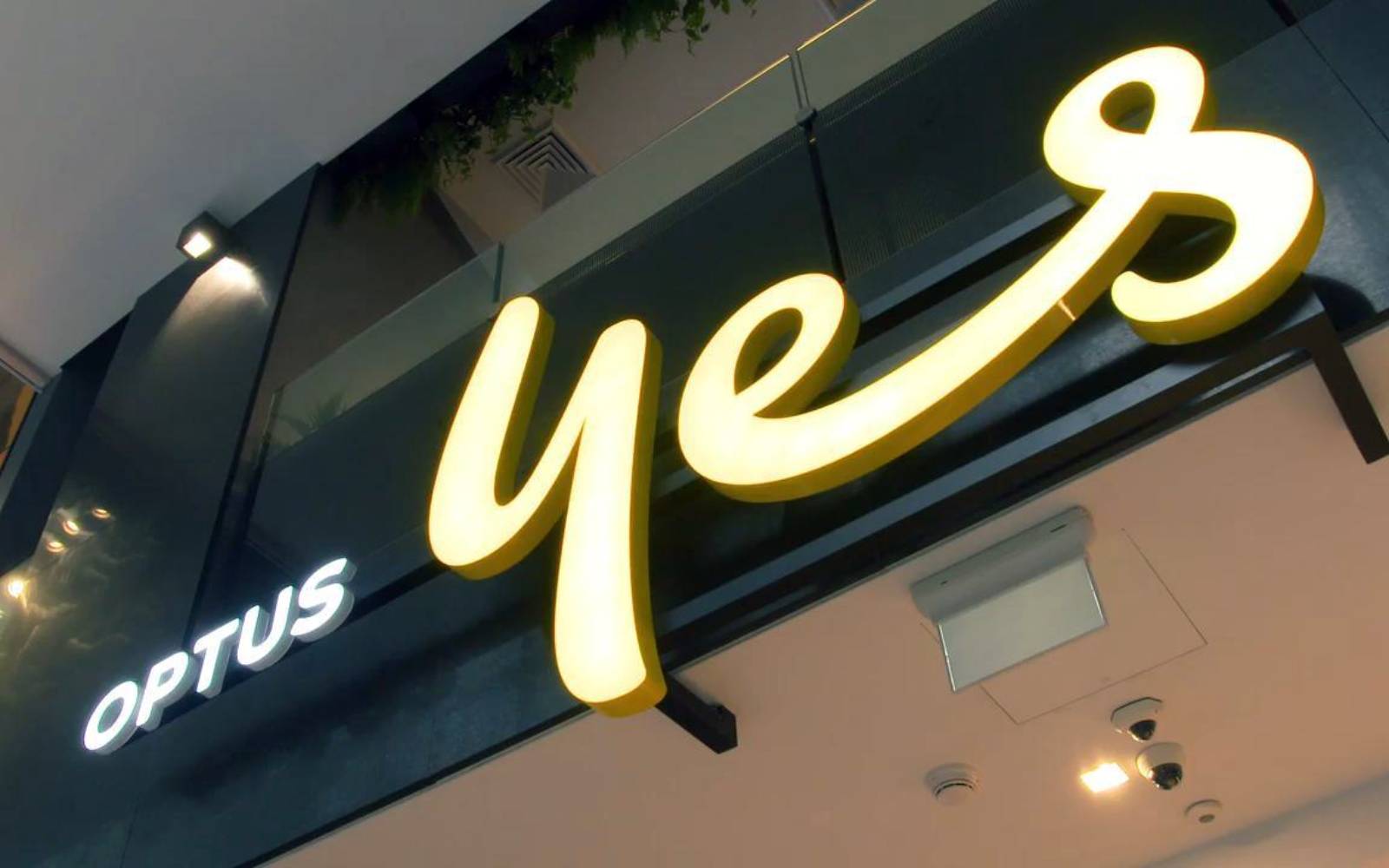 Singtel says Optus CEO needs time to fix issues after outages