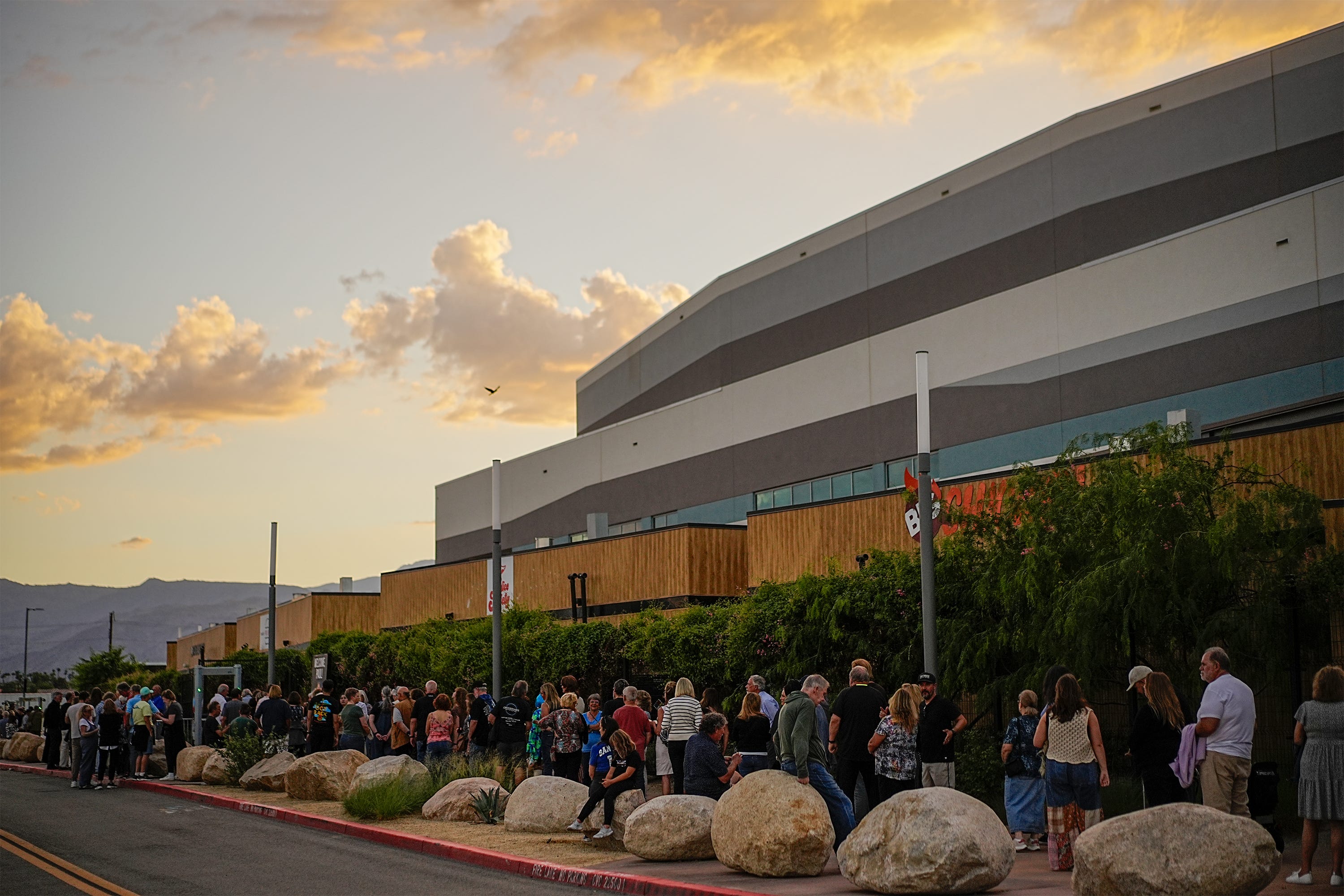 Boxing coming to Acrisure Arena, Oscar de la Hoya explains why now