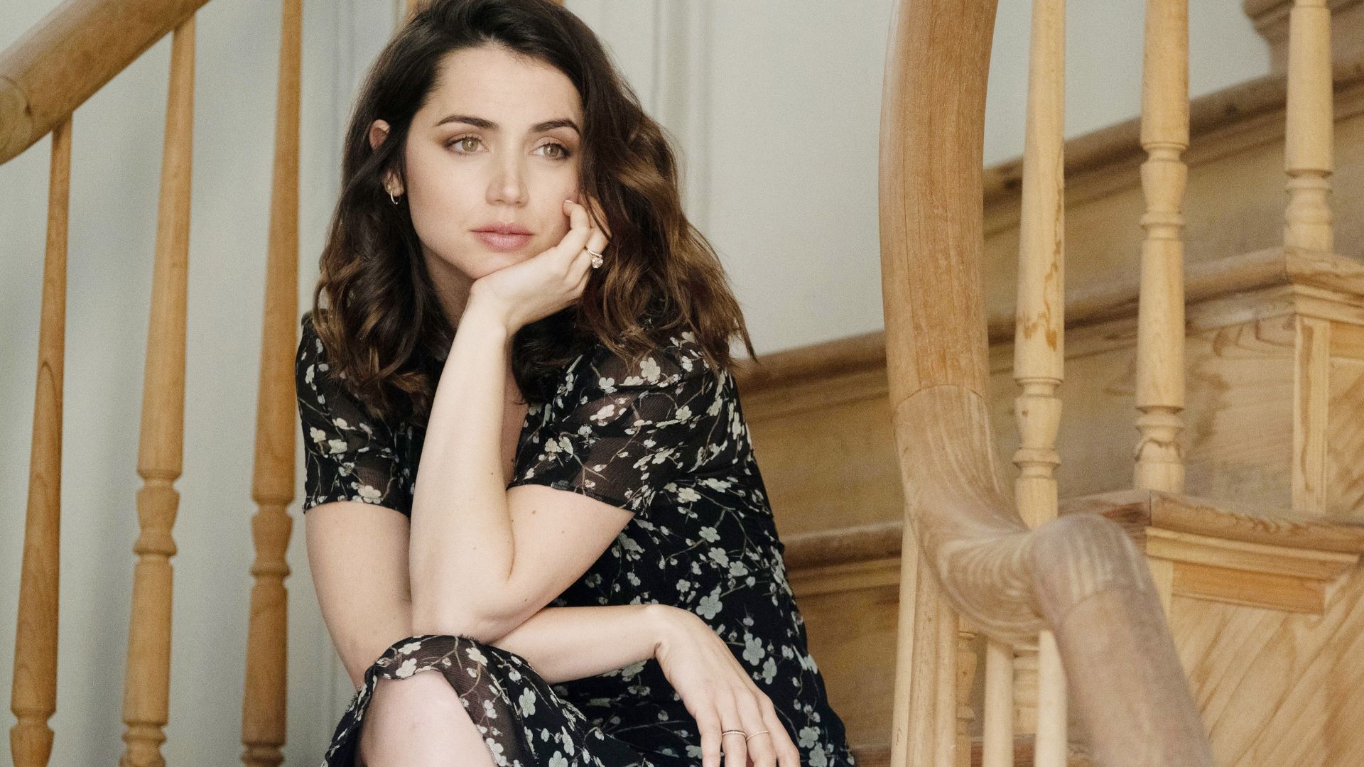 Ana de Armas' "Enticing" R-Rated Thriller Continues to Turn Up the Heat on Streaming