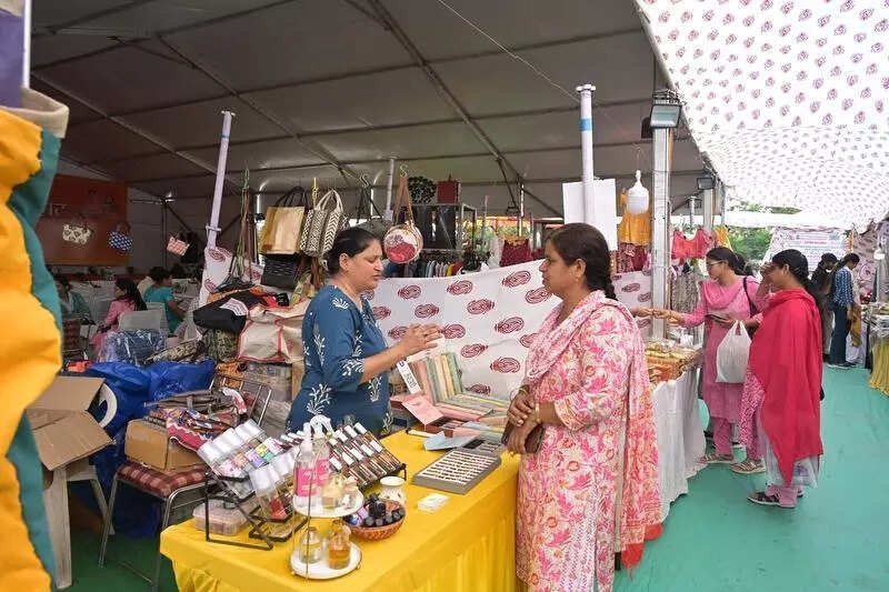 Outstation vendors allege bias in stall allotment at Amrita Haat