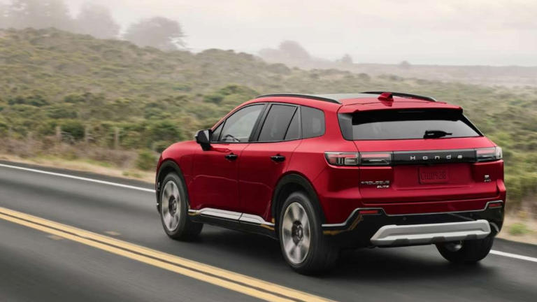 Yes, really – Peugeot’s next concept car will have a square steering ...