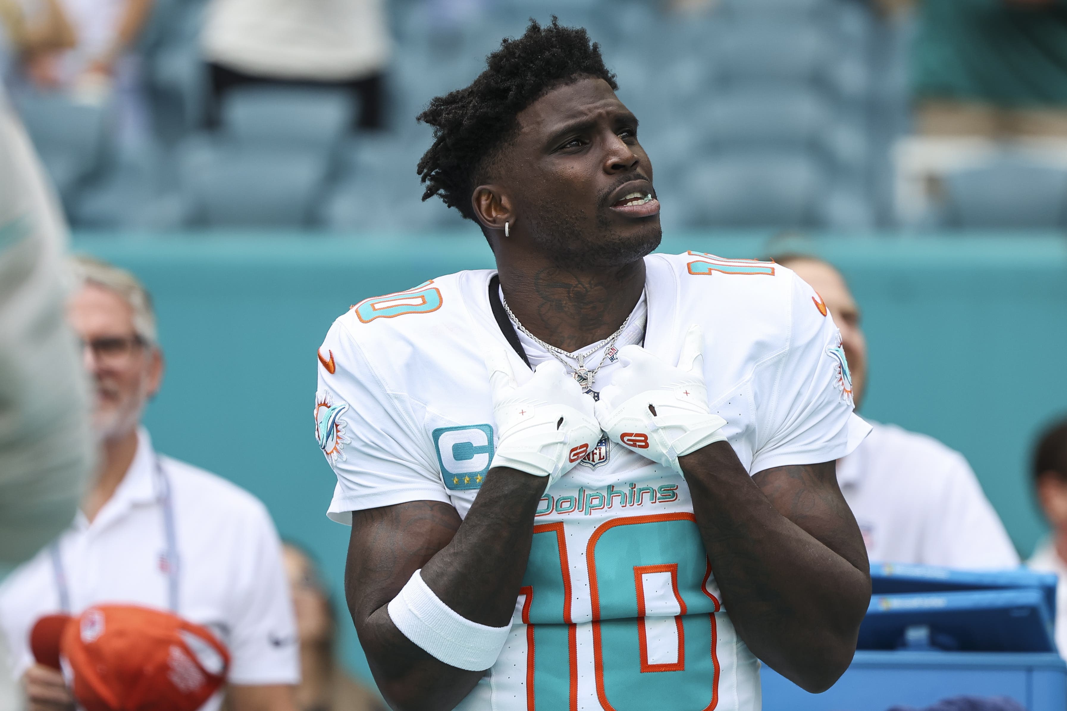 Dolphins Star Tyreek Hill Carted Off Field, Believed to be Dislocated Knee