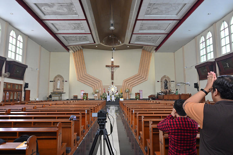 Muslim mob forces Christians to stop holding worship services, demands ...