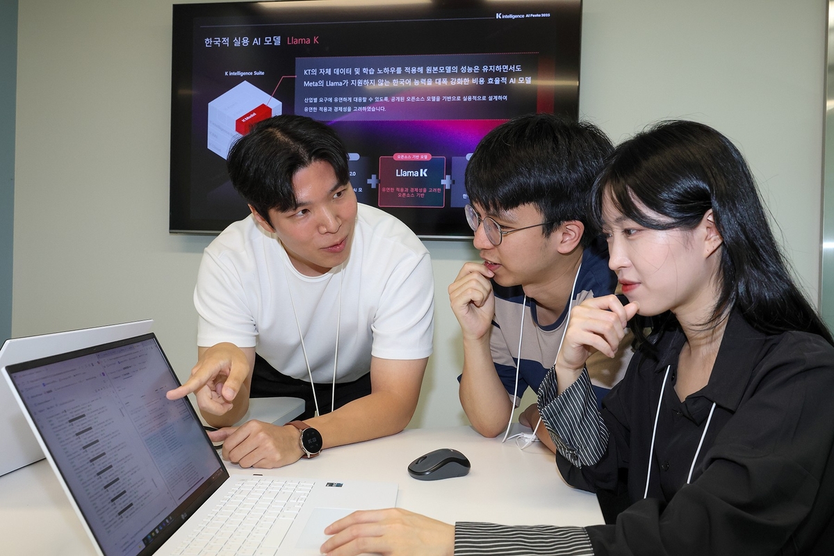 [AI픽] KT, 한국어 특화 LLM 'Llama K' 출시