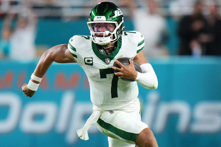 Justin Fields sparks some excitement in Jets' disappointment vs ...