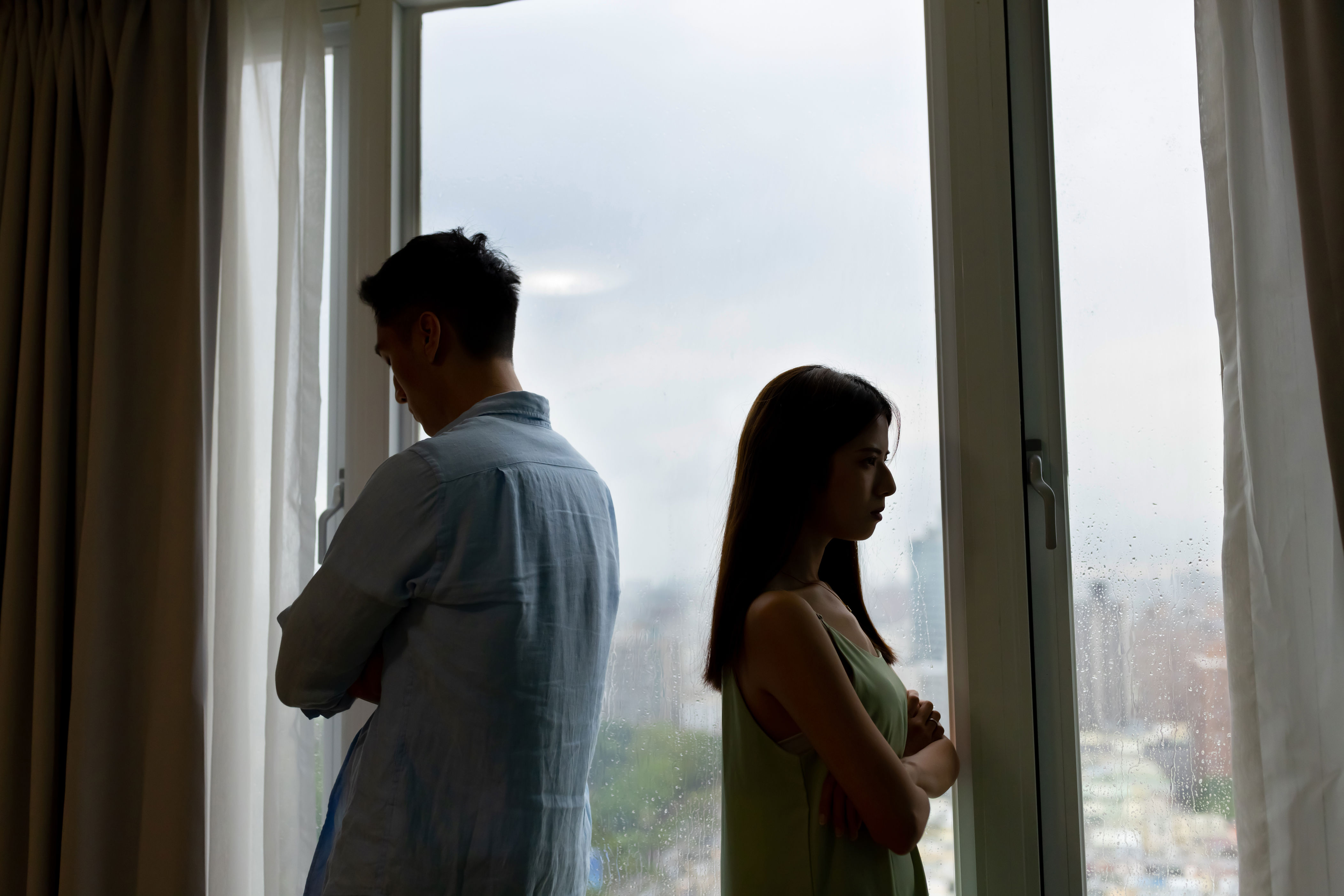Deze 6 subtiele signalen verraden dat je relatie onder druk staat – en ...