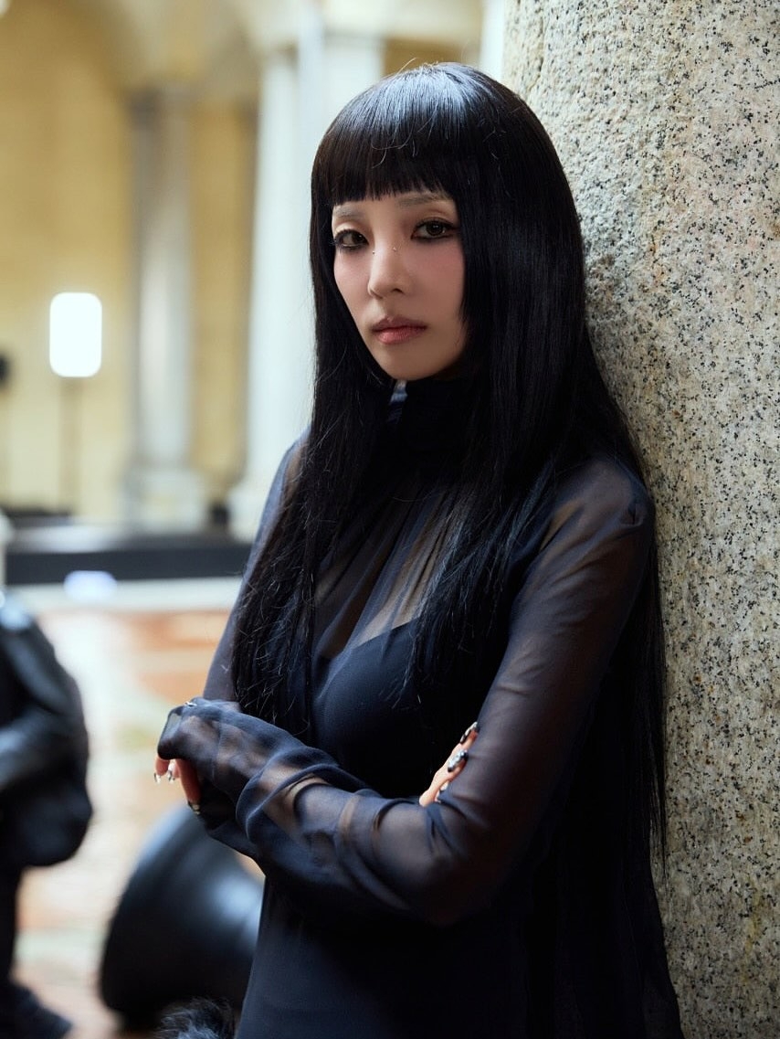 Dara (2NE1) xuống sắc vì kiểu trang điểm u ám