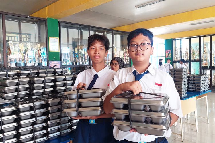 Dinilai Tumbuhkan Karakter, Program MBG Bikin Siswa-Siswi di SMPN 1 ...