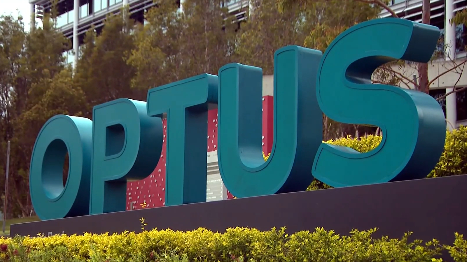 Optus told to bring in external advisors after triple-zero outage
