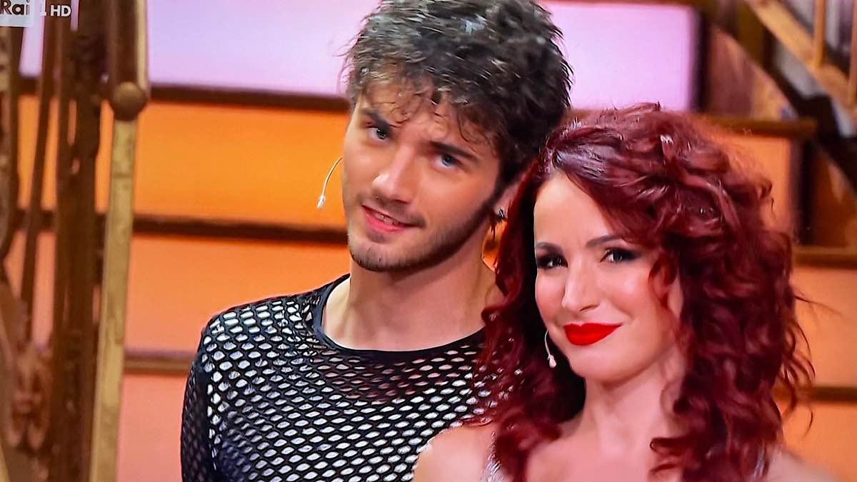 Andrea Delogu, nessun flirt con Nikita a Ballando: “Uscite da questo loop!”