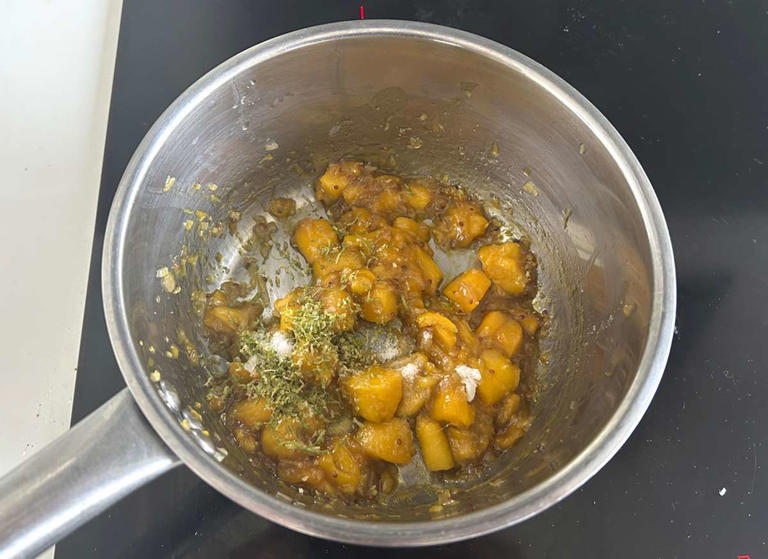 Homemade mango chutney: the sweet and sour Indian condiment that goes ...