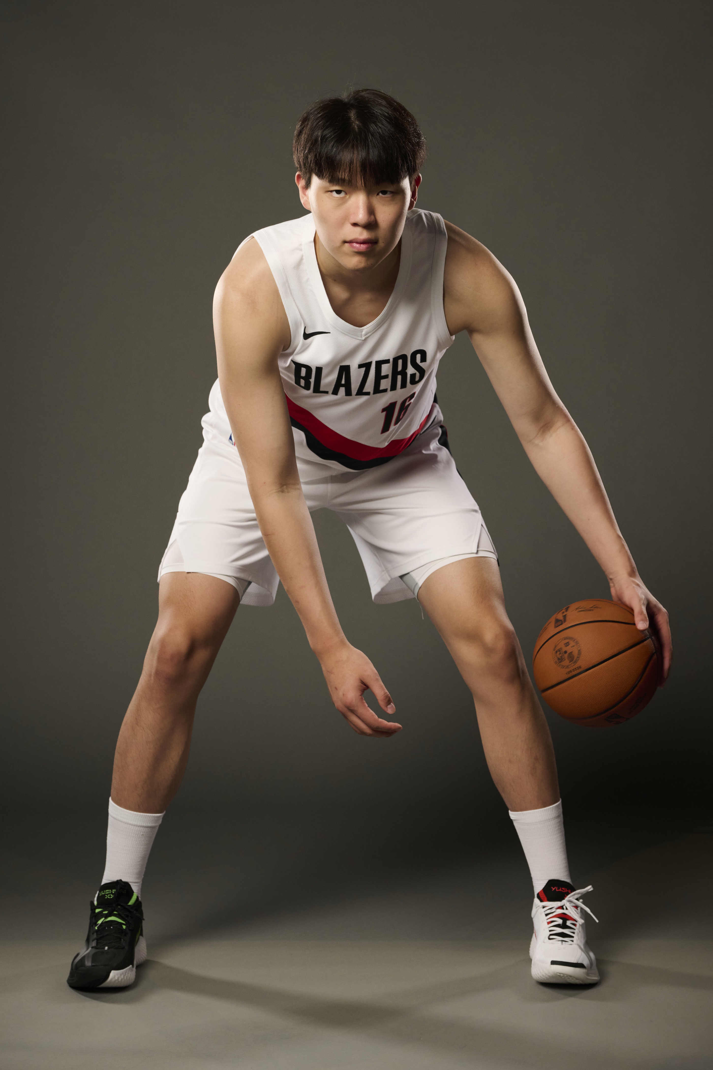 Media Day Storylines: Playoff Talk, a New Offense and More Yang Hansen