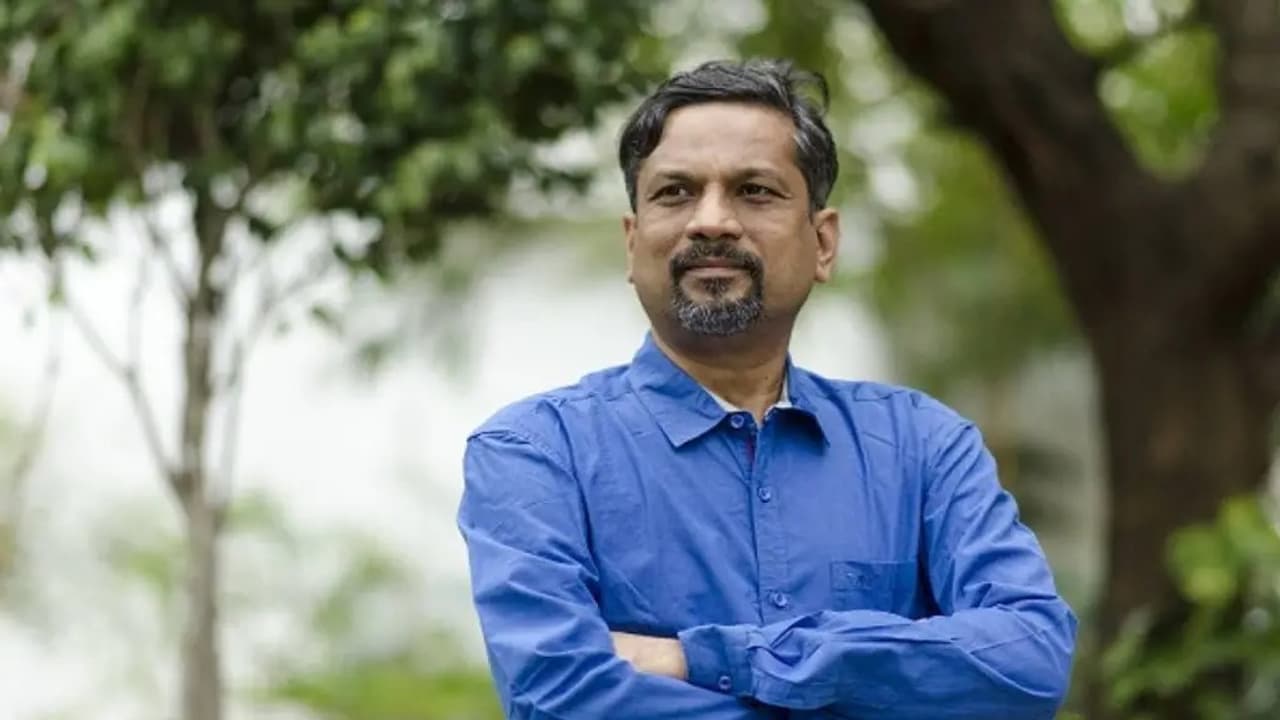 Zoho Founder Sridhar Vembu Clarifies Data, Hosting, and Development ...