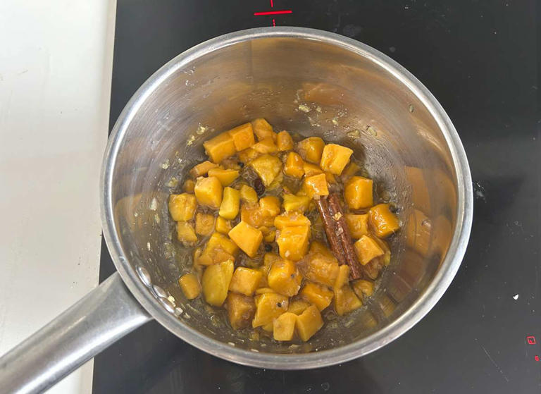 Homemade mango chutney: the sweet and sour Indian condiment that goes ...