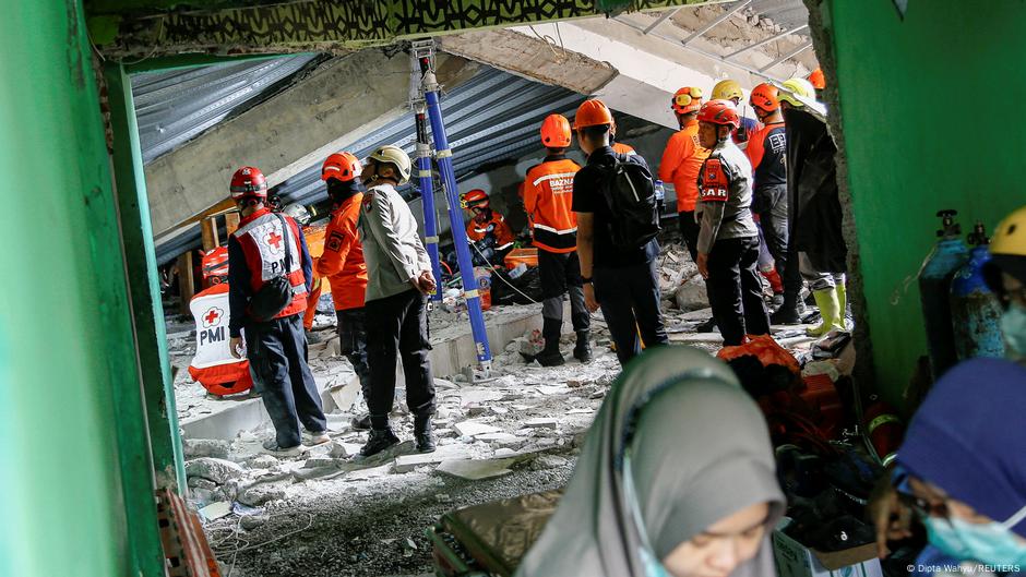 Indonesia: Dozens trapped in school building collapse