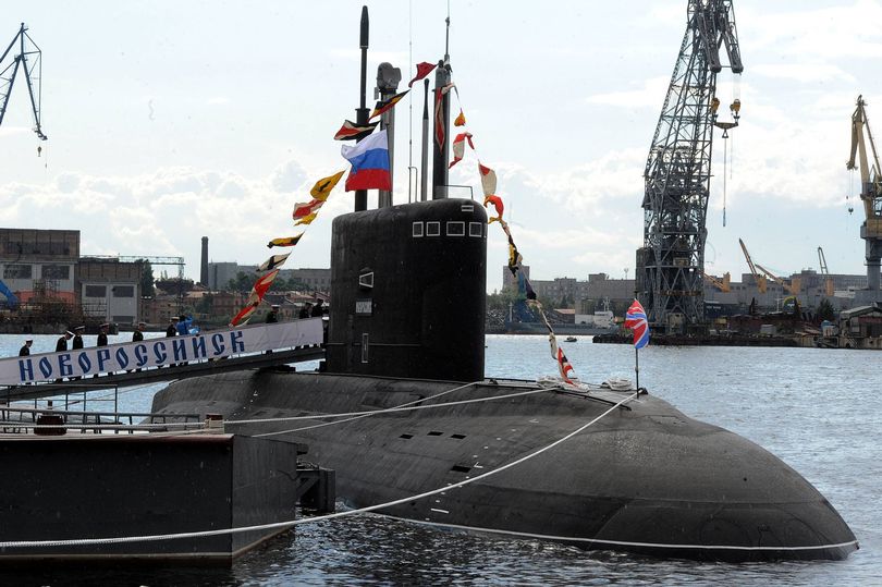 Putin's nuclear submarine risks exploding near NATO territory after ...