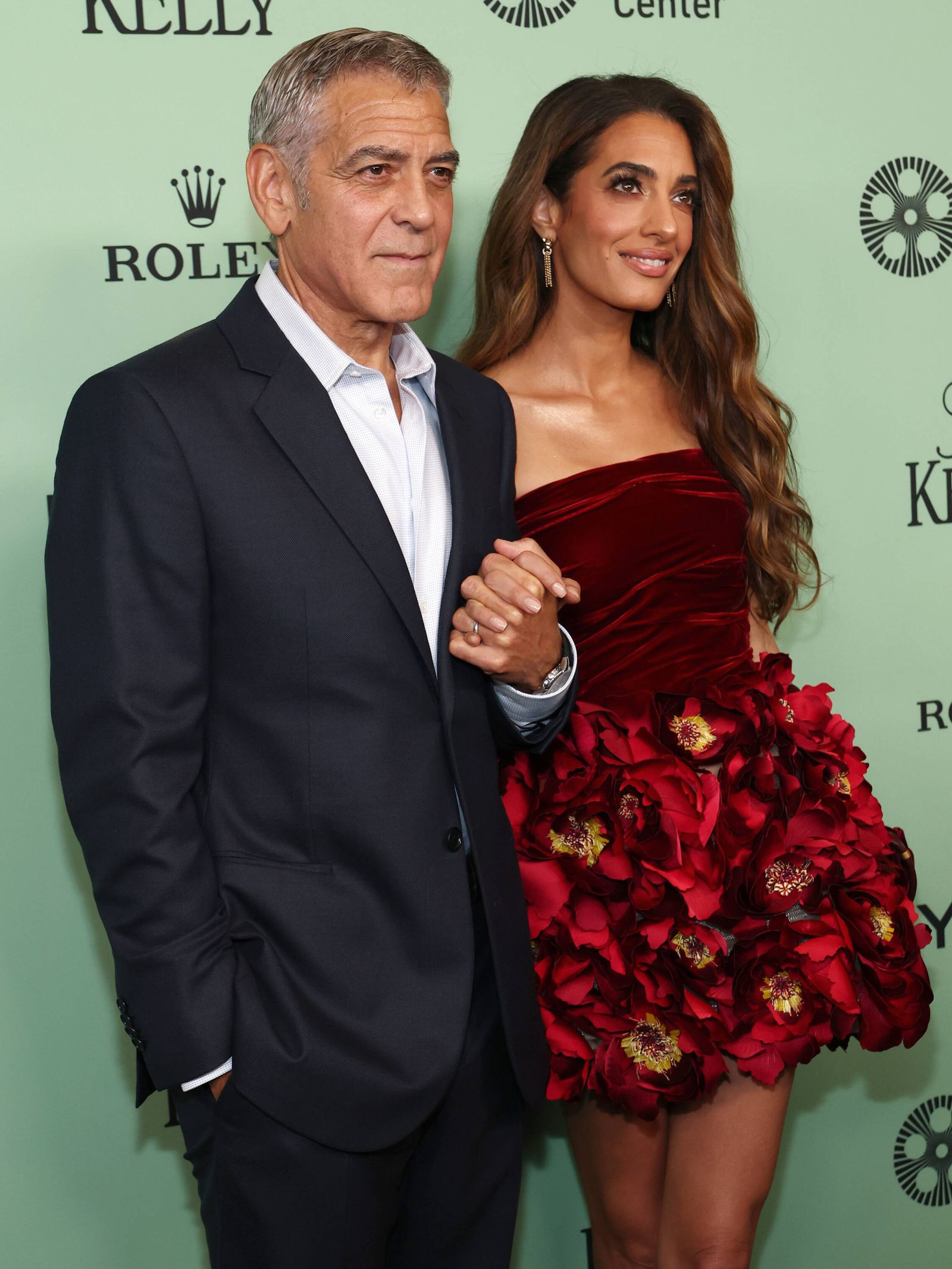 Amal Clooney se reinventa: rompe con su patrón de estilo clásico y ...