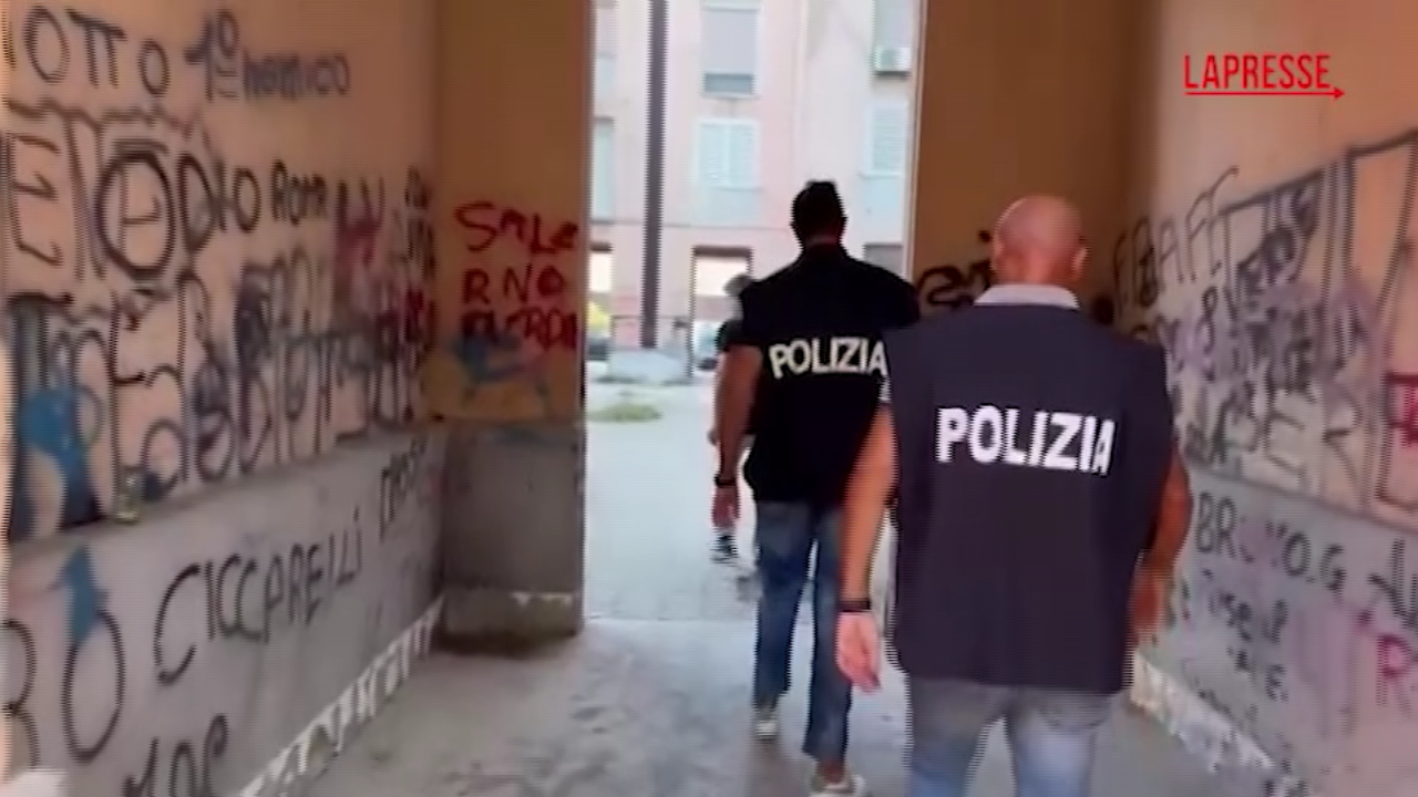 Caivano: forze dell'ordine nelle strade all'alba per l'operazione 'alto ...