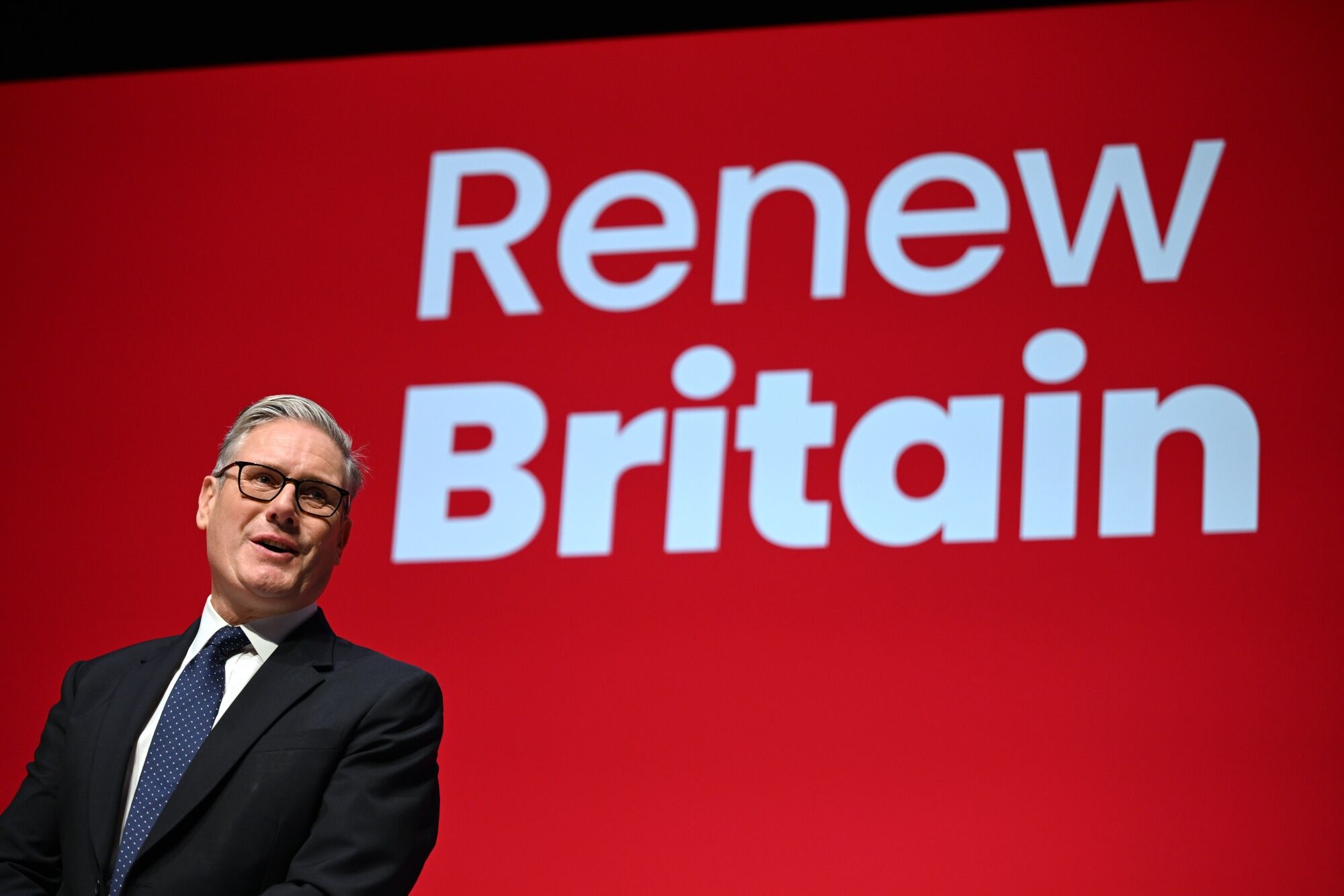 Starmer Seeks Political Redemption by Taking on Farage