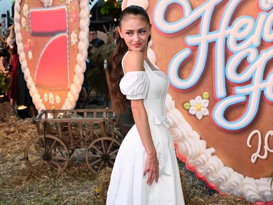 Leni Klum Dirndl Ausblick Wird International Gefeiert Model Tochter