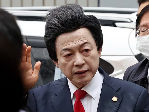 Huh Kyung-young released on third bail attempt
