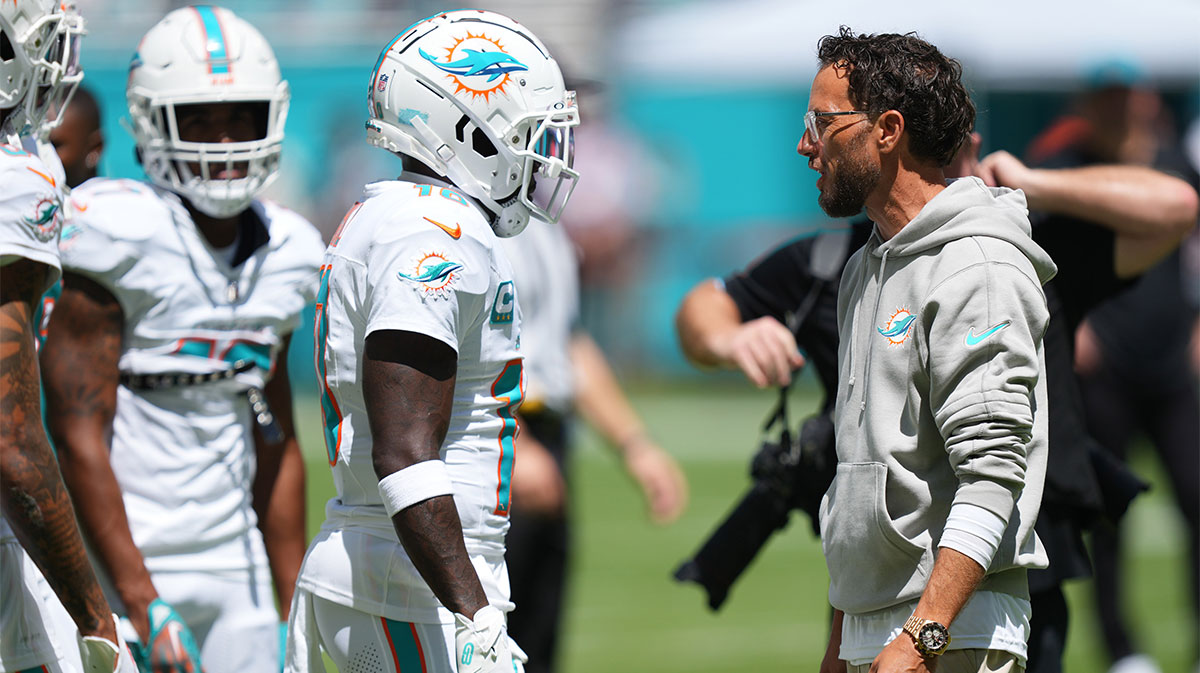 Dolphins’ Tyreek Hill drops cryptic take on Mike McDaniel going to Chargers
