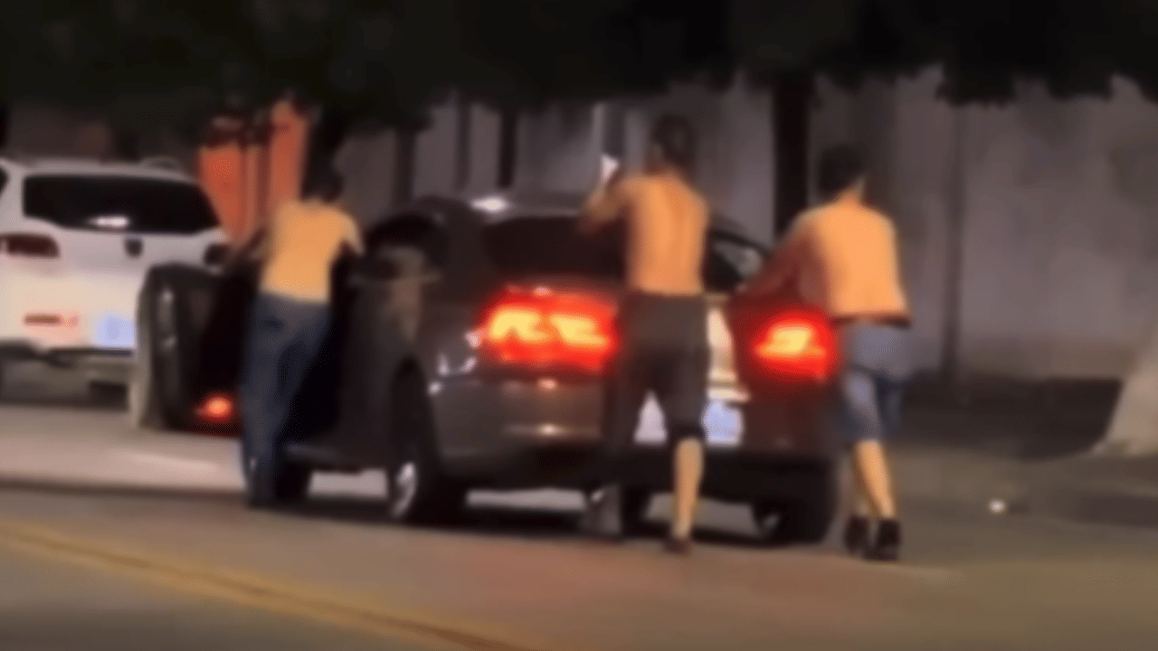 3 Chinese men push car to avoid drunk driving challan, get fined for ...