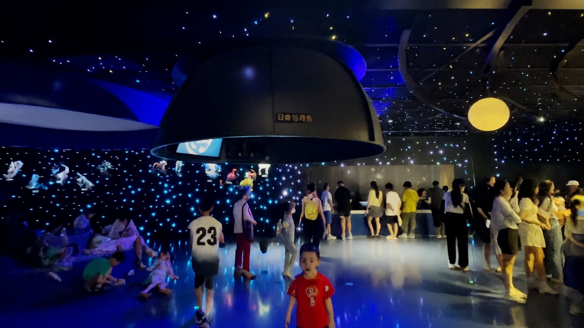 Zu Fuß durchs Technik- und Wissenschaftsmuseum in China – 4K