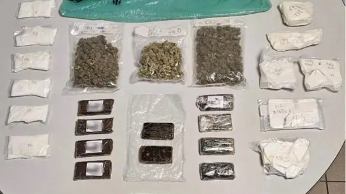 Θεσσαλονίκη: Συνελήφθη 42χρονη που κατείχε ναρκωτικά για λογαριασμό ...