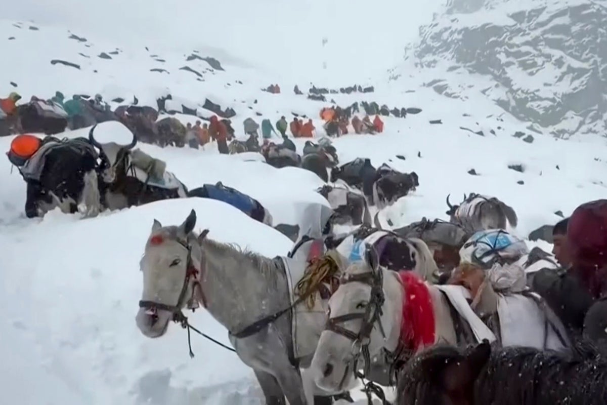 Hundreds still trapped on Mount Everest as rescuers battle heavy snow