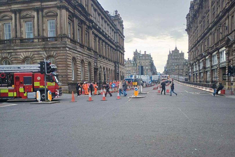 Edinburgh fire crews rush to North Bridge as blaze breaks out on ...