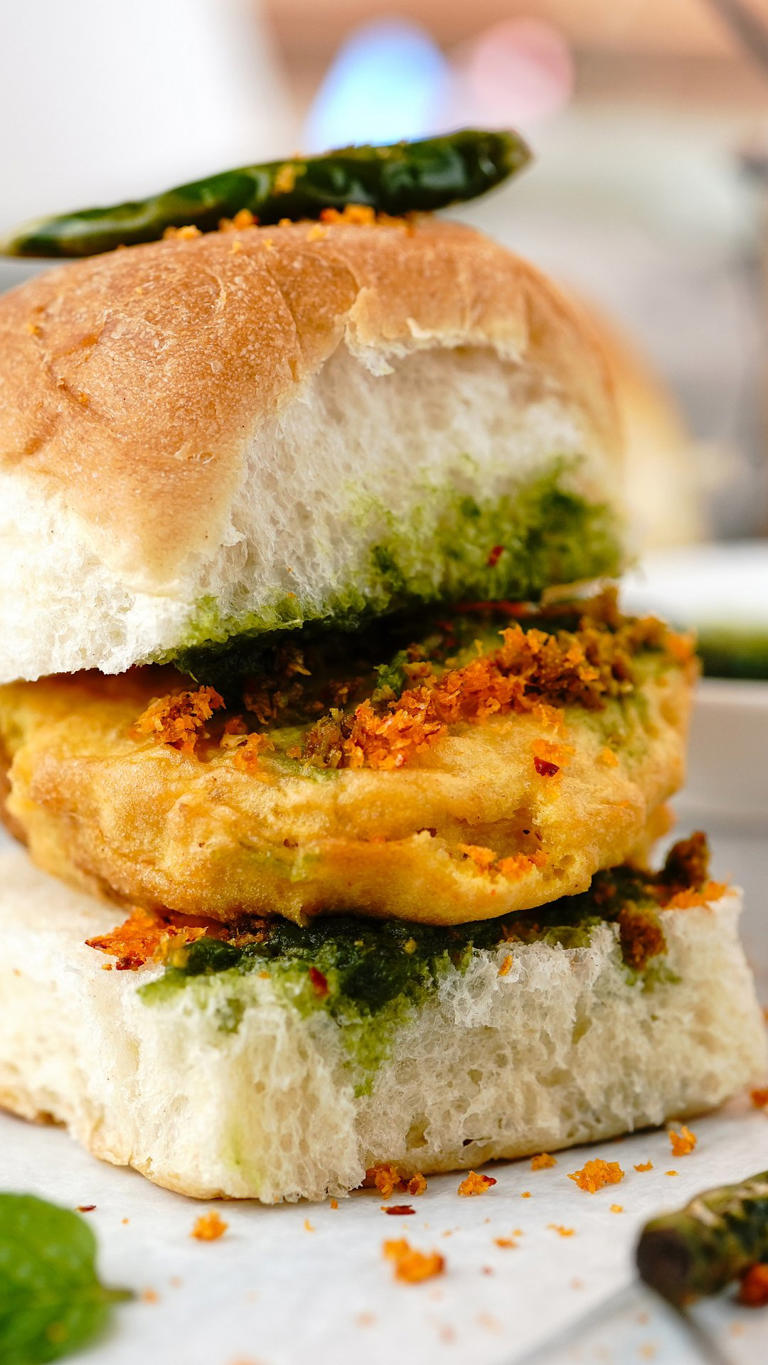 Shilpa Shetty Enjoys Mumbai's Classic Vada Pav: Check Out Popular ...