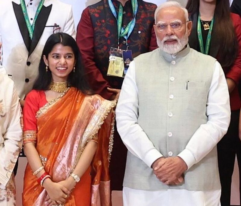 Bihar polls: Folk singer Maithili Thakur hints at political debut, says ...