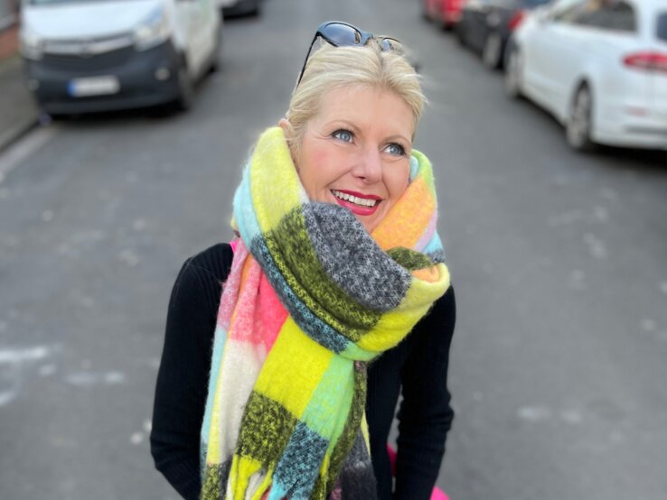 Der Scandinavian Scarf-Trend bringt Wärme in deinen Winterstyle!