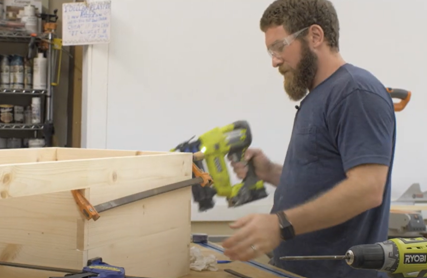 How to make a storage bench at home