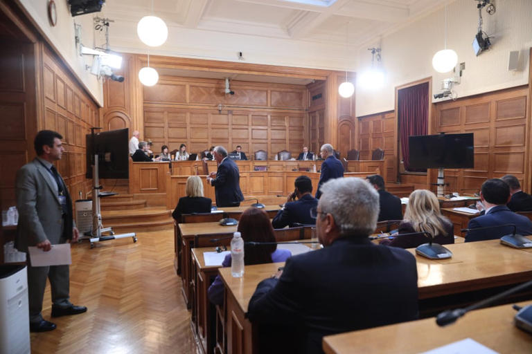 Ευτελισμός και ένταση στην εξεταστική για τον ΟΠΕΚΕΠΕ: Αρνείται να ...