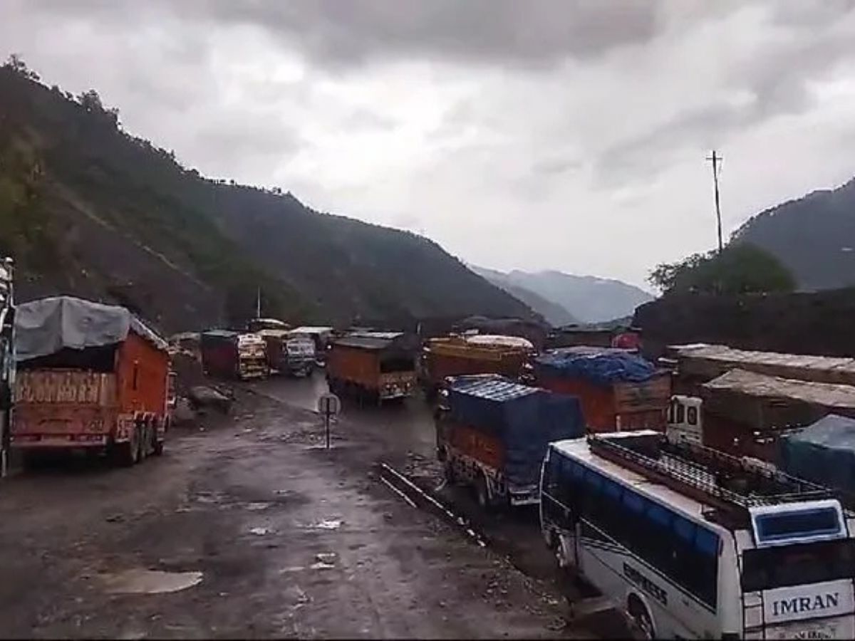 Inclement Weather Shuts Jammu-Srinagar Highway; Mughal, SSG, Sinthan ...