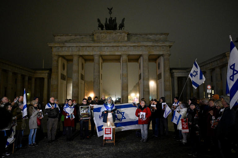 Trump-Gaza live: Hamas reveals its ceasefire conditions as Trump ...